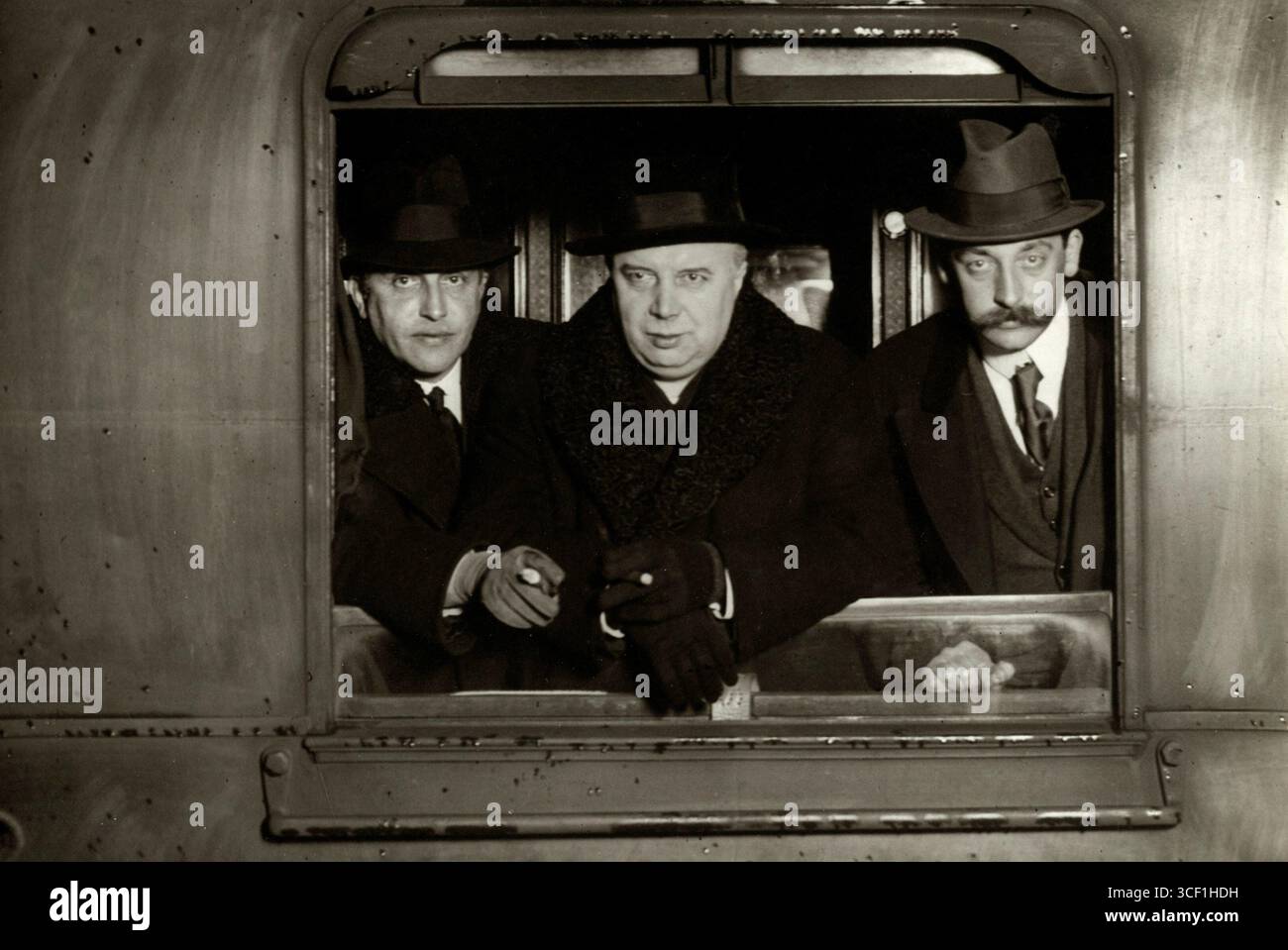 In 1922, pianist Dirk Schäfer performed three concerts at Wigmore Hall ...