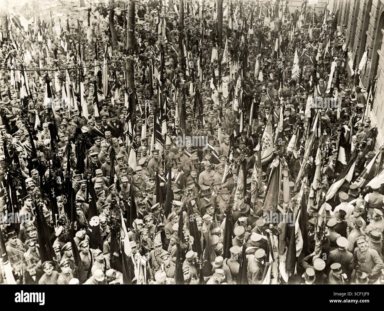 Hundreds of German soldiers of various ranks gathered for a parade in ...