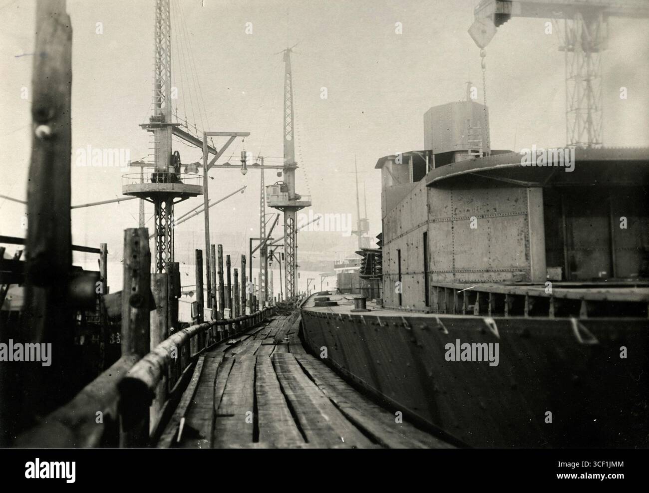The 153-meter-long side of the cruiser De Sumatra at the shipyard in ...