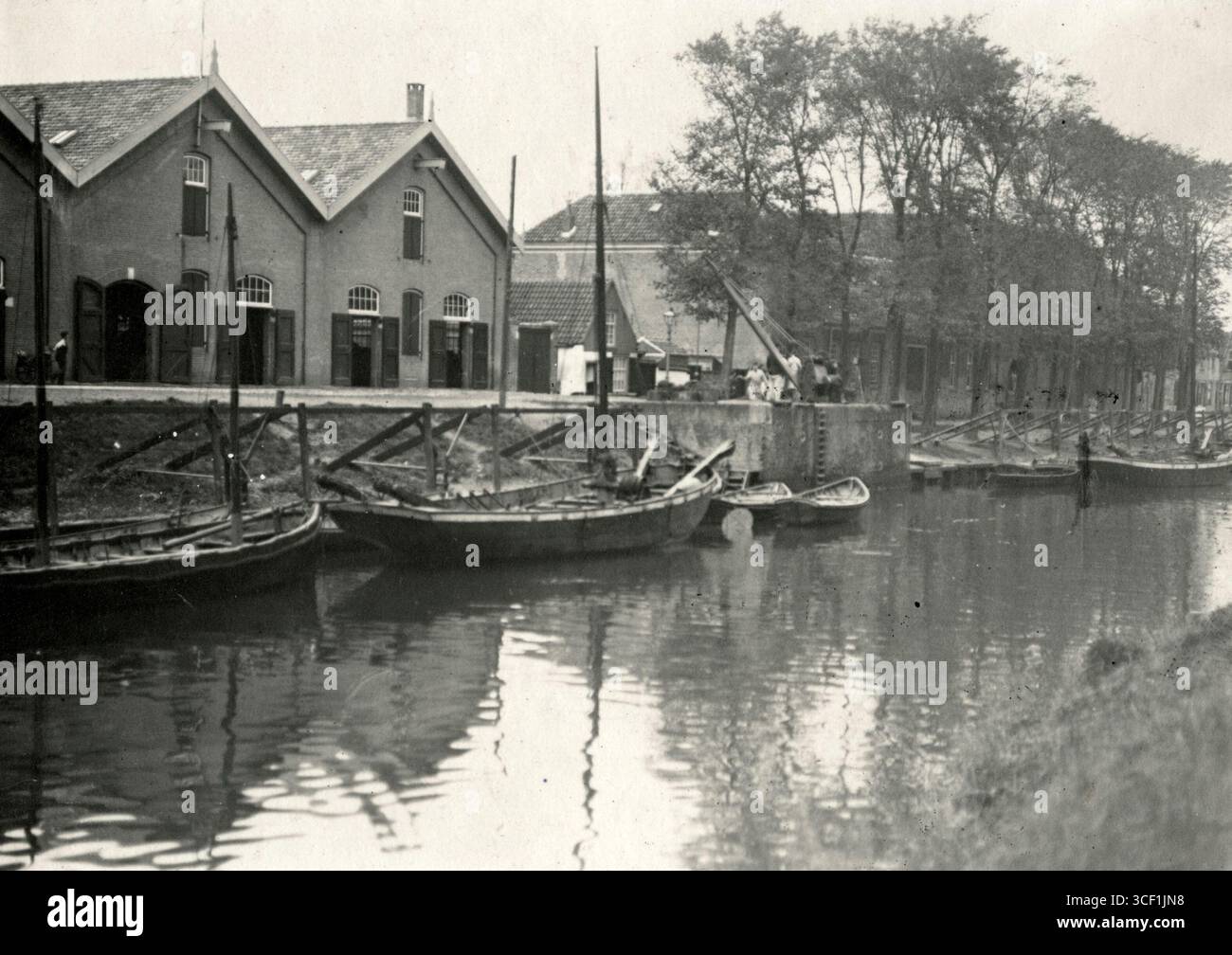 A photo from Het Leven magazine’s series documenting the explosion on a ...
