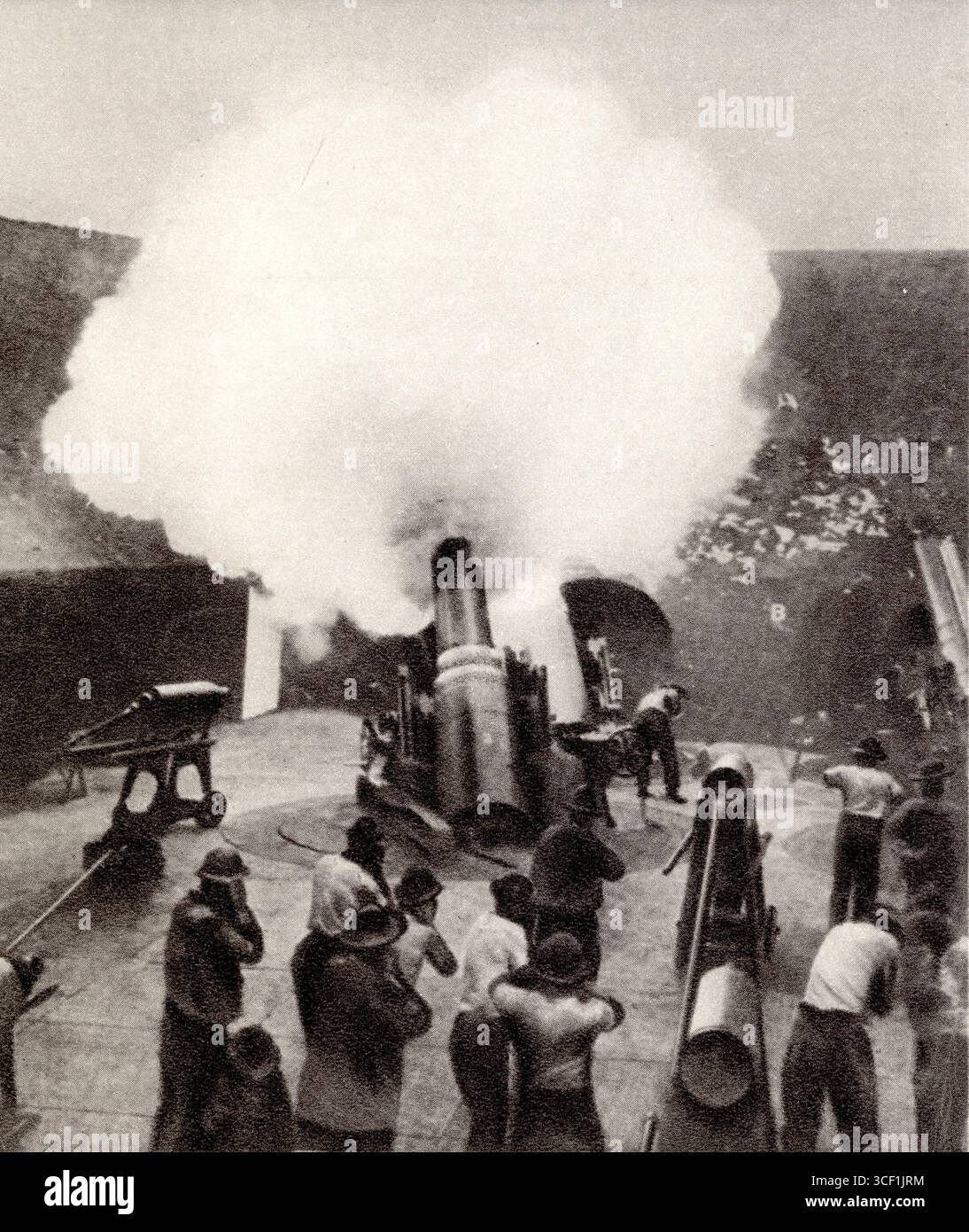 In Canada, soldiers fire heavy artillery guns during World War I in ...