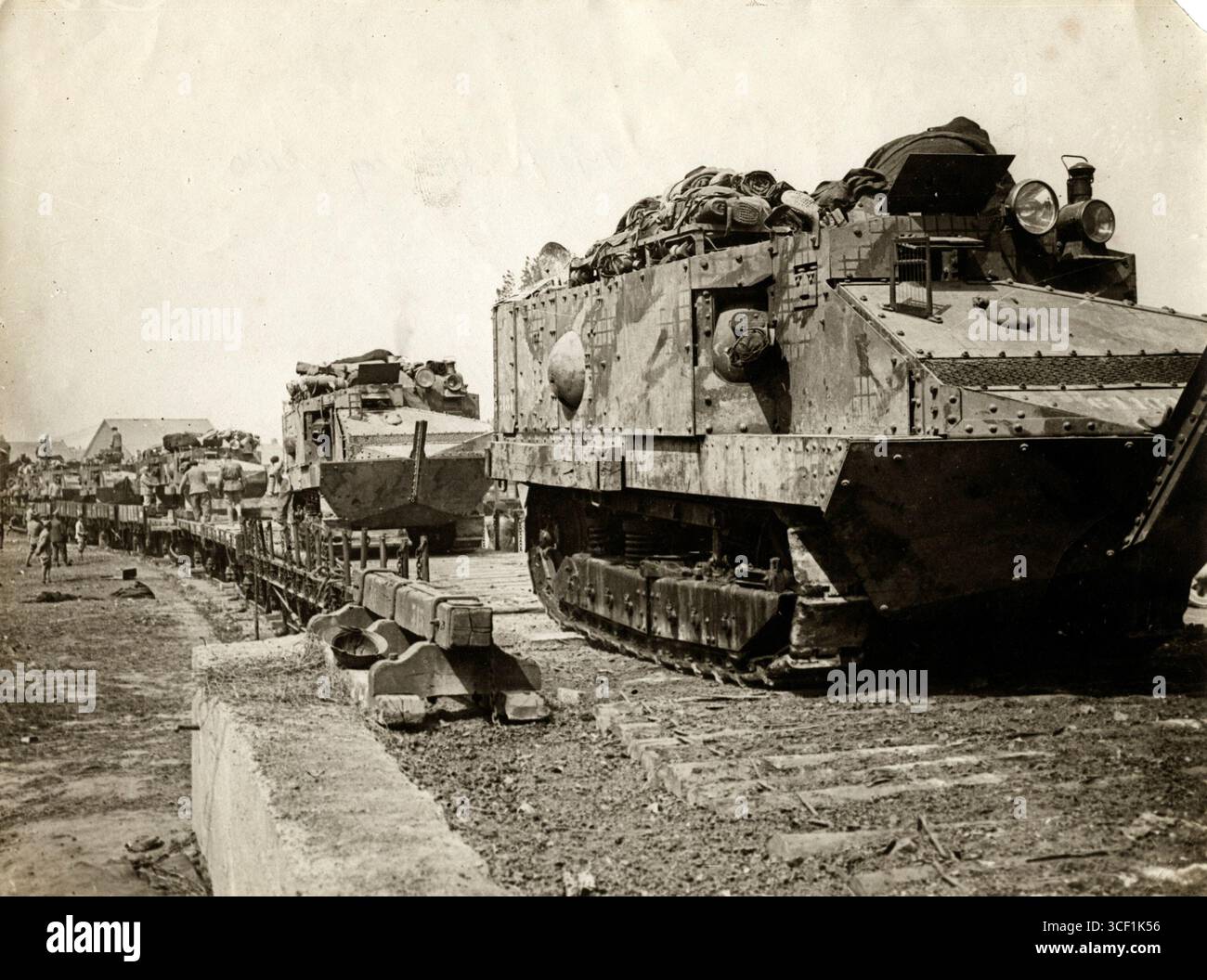 World War I, weapons and equipment, French tanks in use, France, 1918 ...