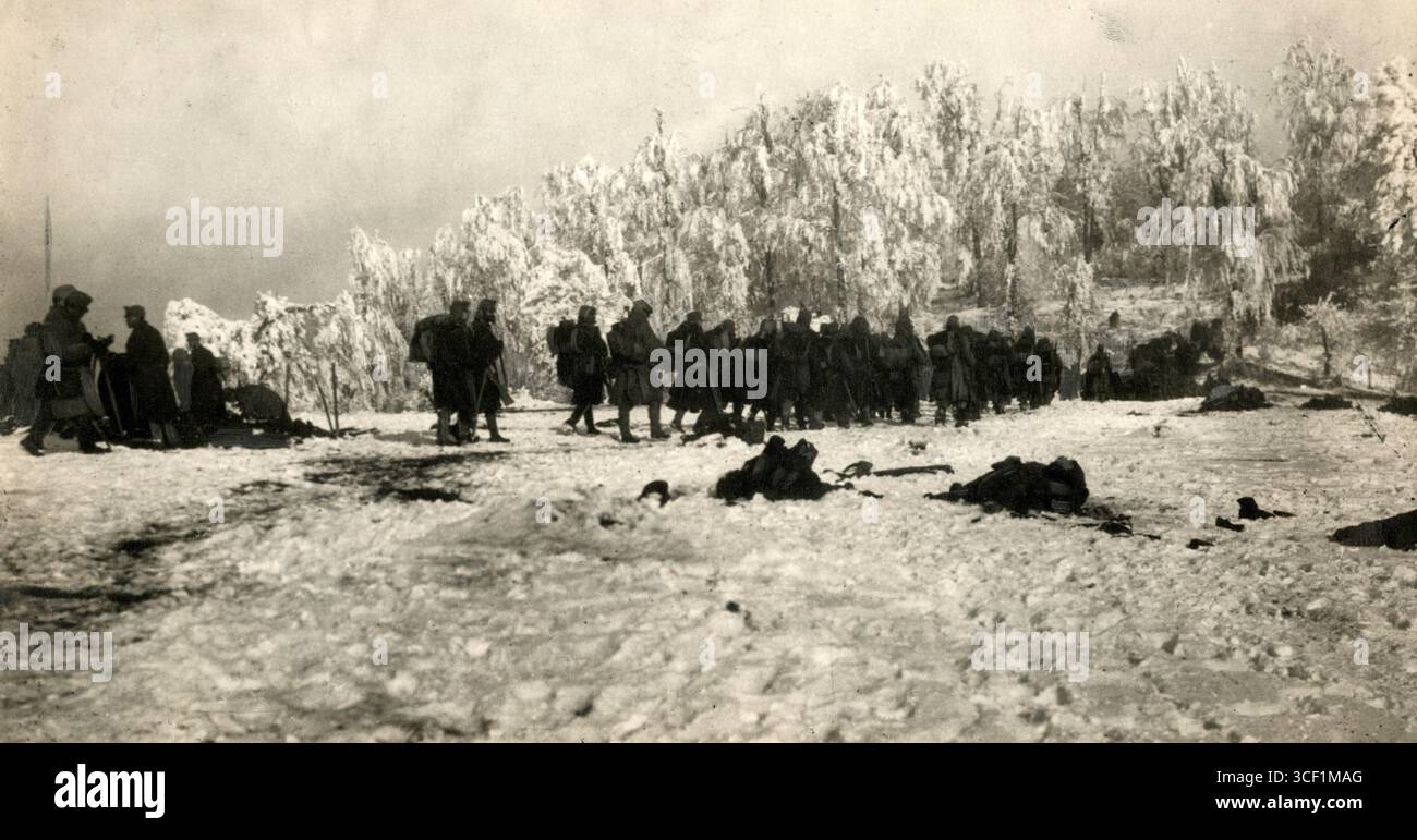 First World War: Eastern Front. Austrian hunters march through the ...