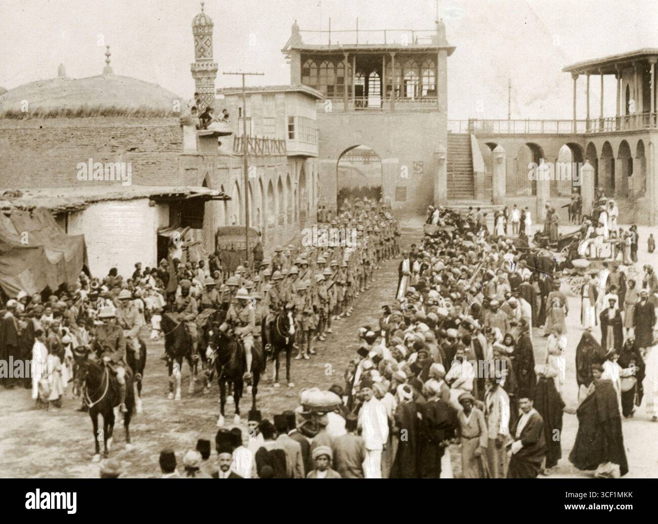 British troops advancing towards Baghdad, Iraq, in 1917 during World ...