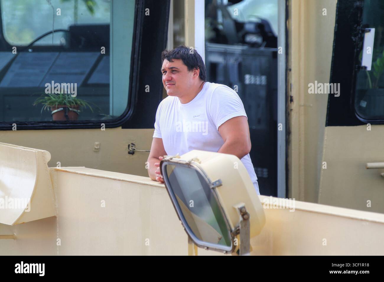 Panama Canal, Panama – April 6, 2017: Port workers and marine vessel ...