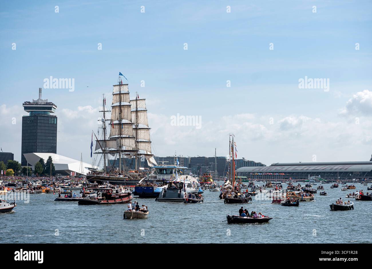 Amsterdam The Netherlands 20th August 2025 Thousands line the banks of ...