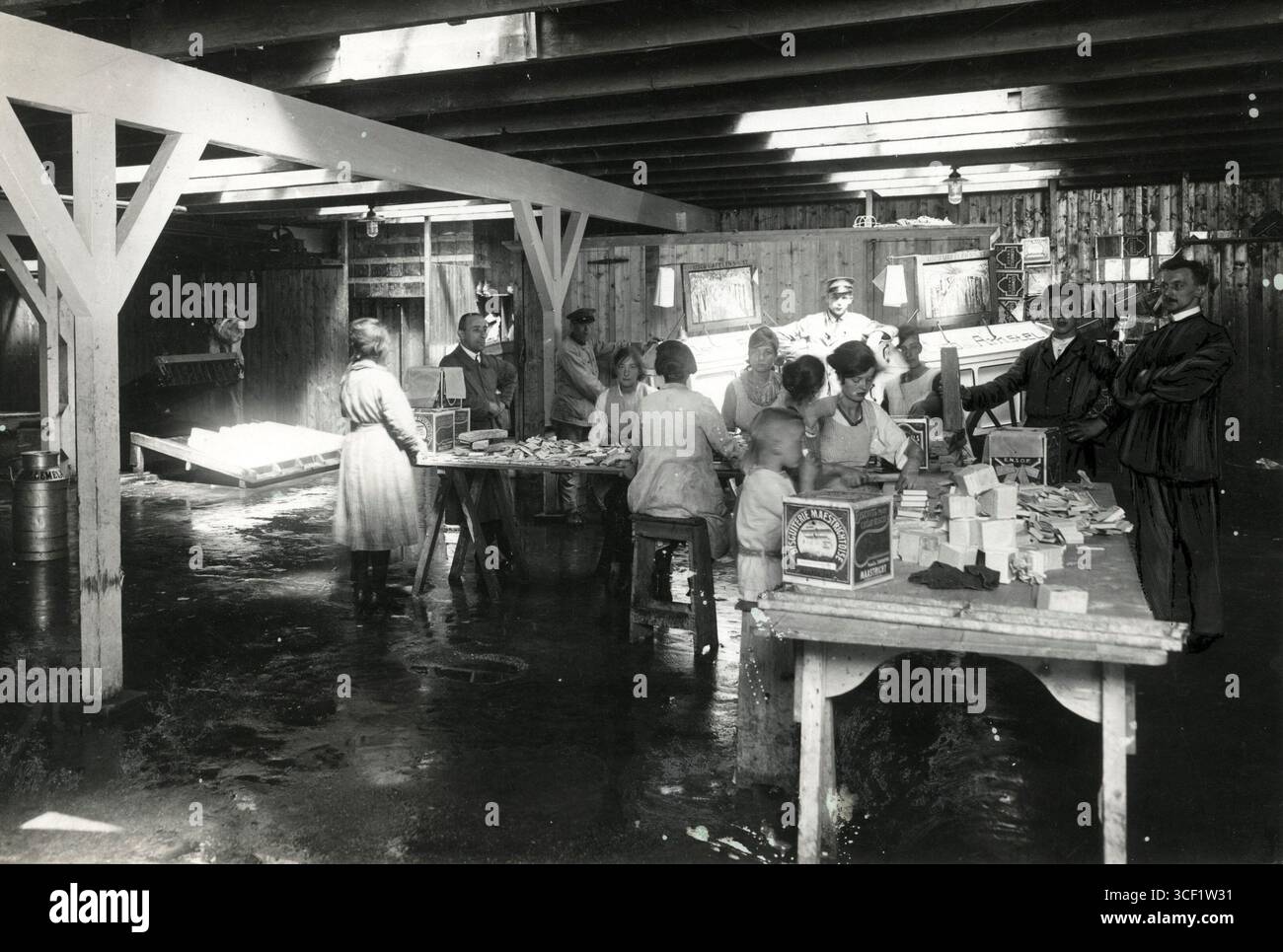Early 20th century dutch ice production hi-res stock photography and ...