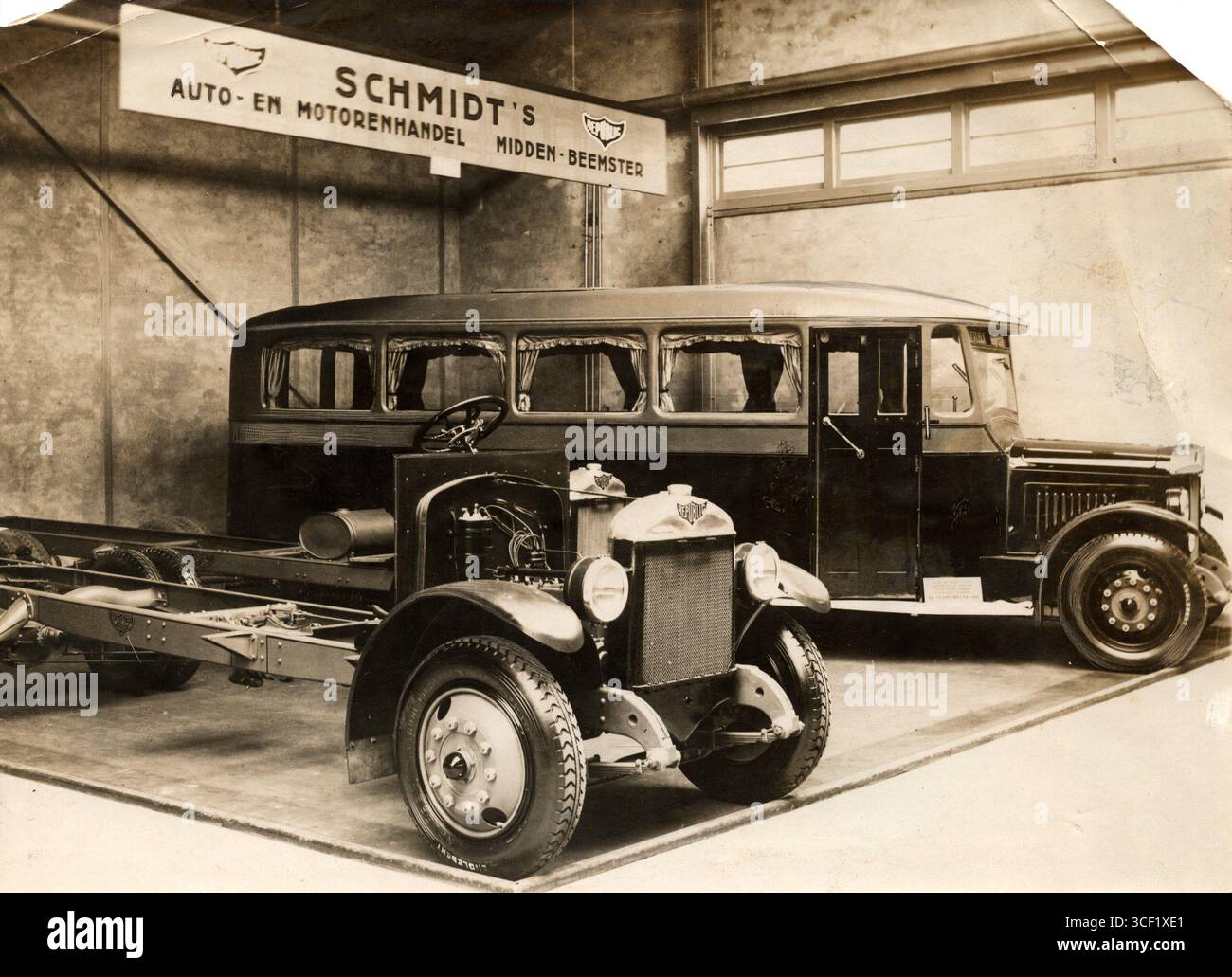The 1928 presentation of new car bodywork and buses by Schmidt's Auto ...