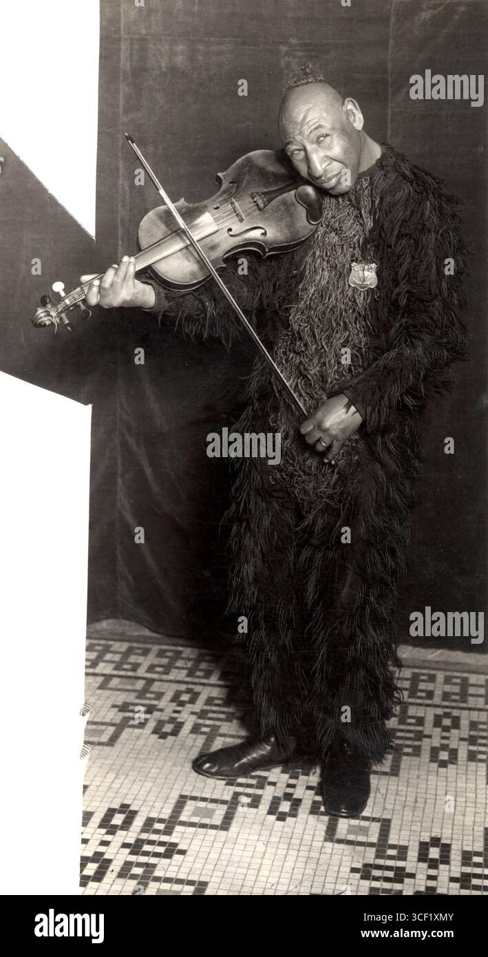 Actor dressed in bear suit hi-res stock photography and images - Alamy