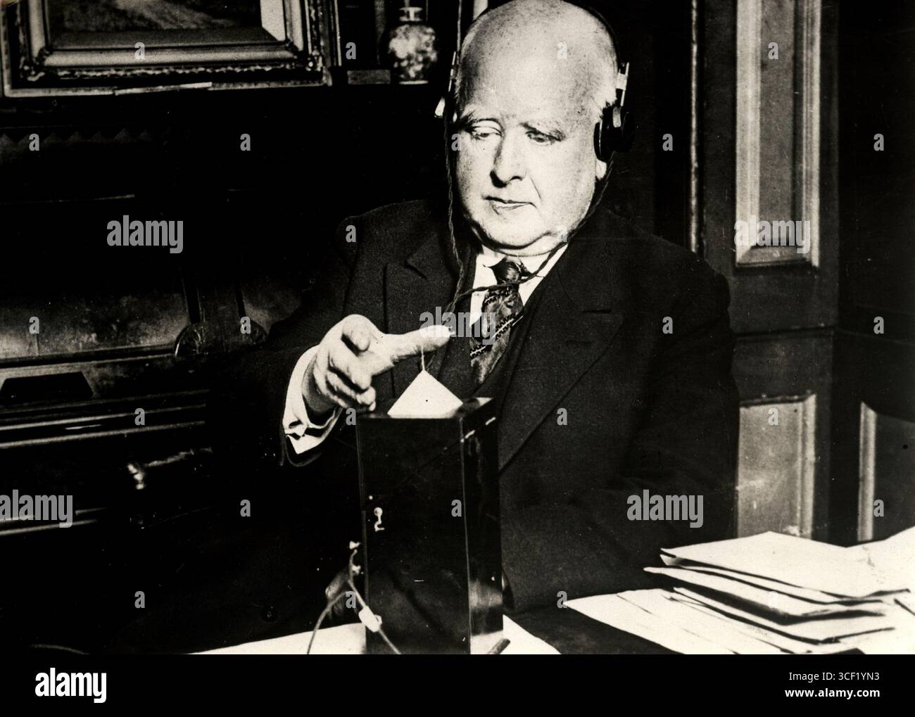 Dr mansfield robinson hi-res stock photography and images - Alamy