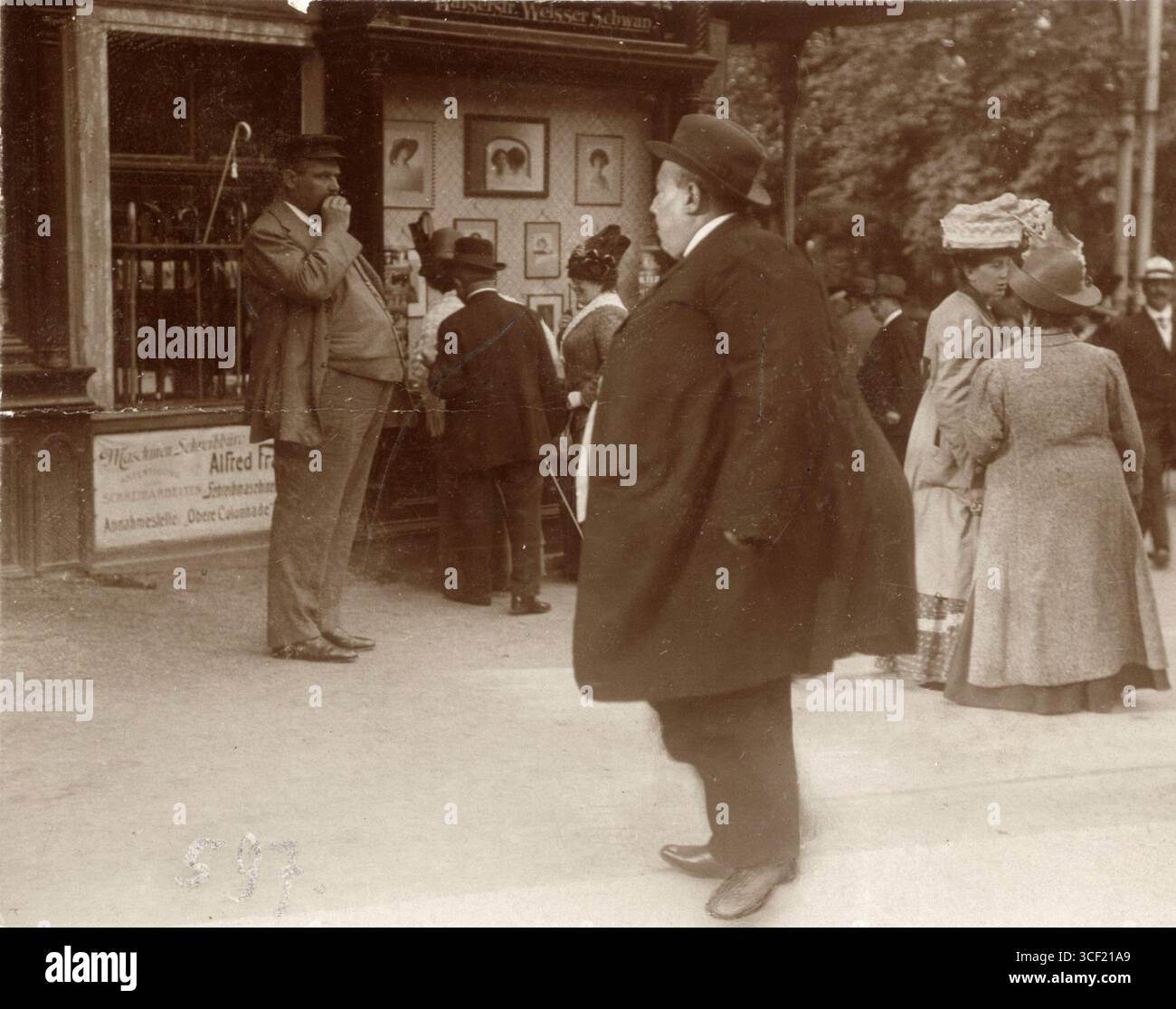 In 1912, a man weighing 174 kg was known as the heaviest guest at a ...