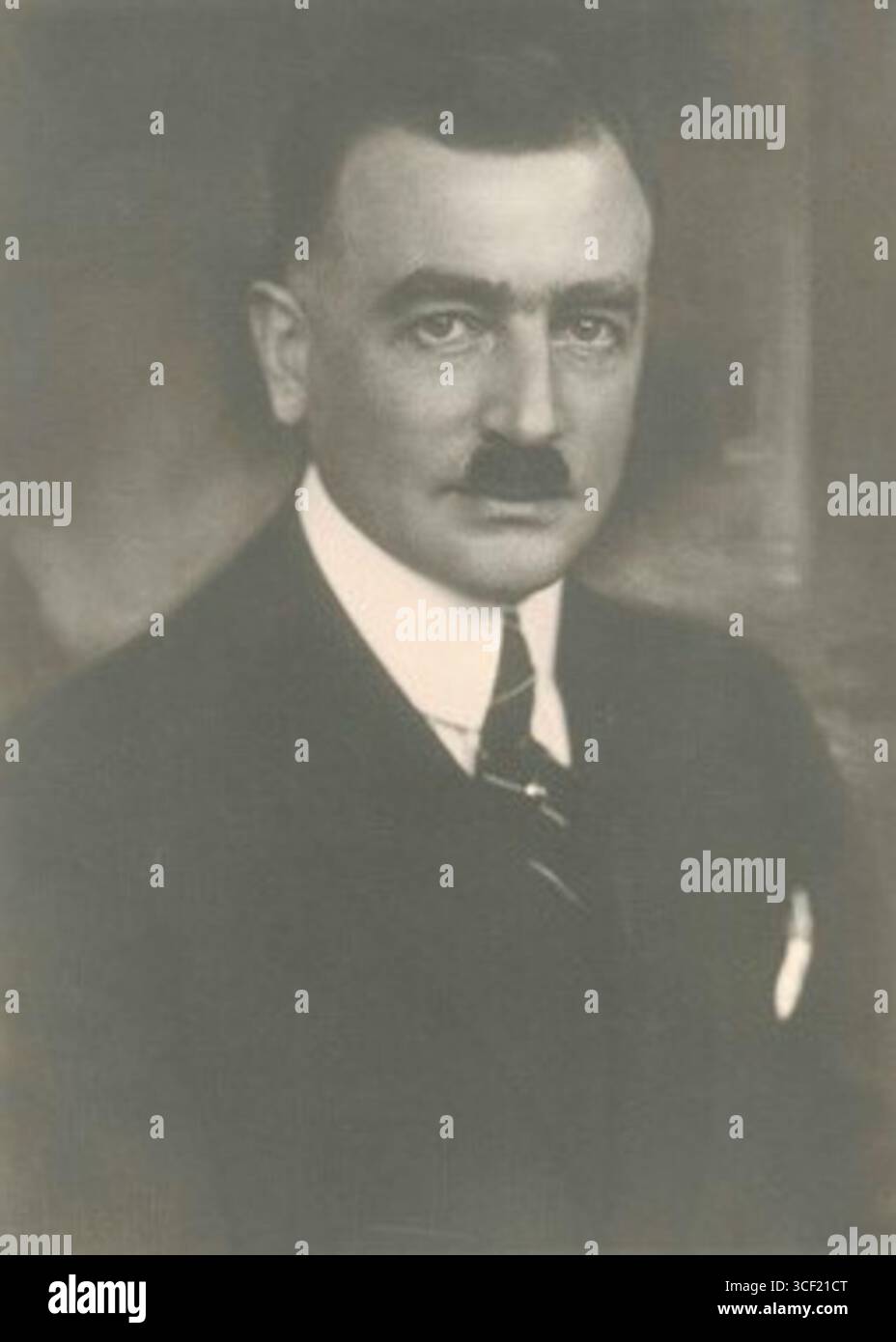 Portrait photograph of Hans von Chamier Glisczinski taken around 1930 ...