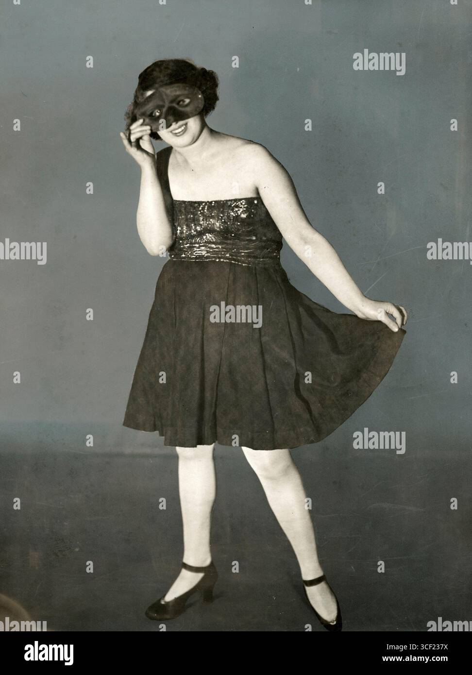 A moment before the 'démasqué' during a carnival ball in 1925, where a ...