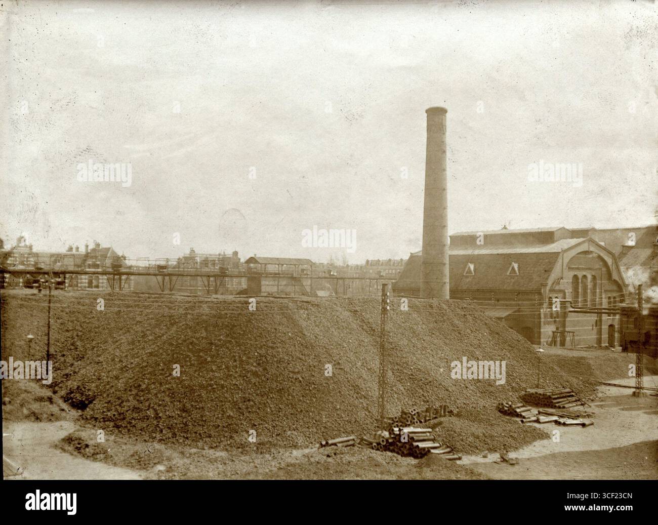 In 1910, a wide view of the gas factory on Haarlemmerweg in Amsterdam ...
