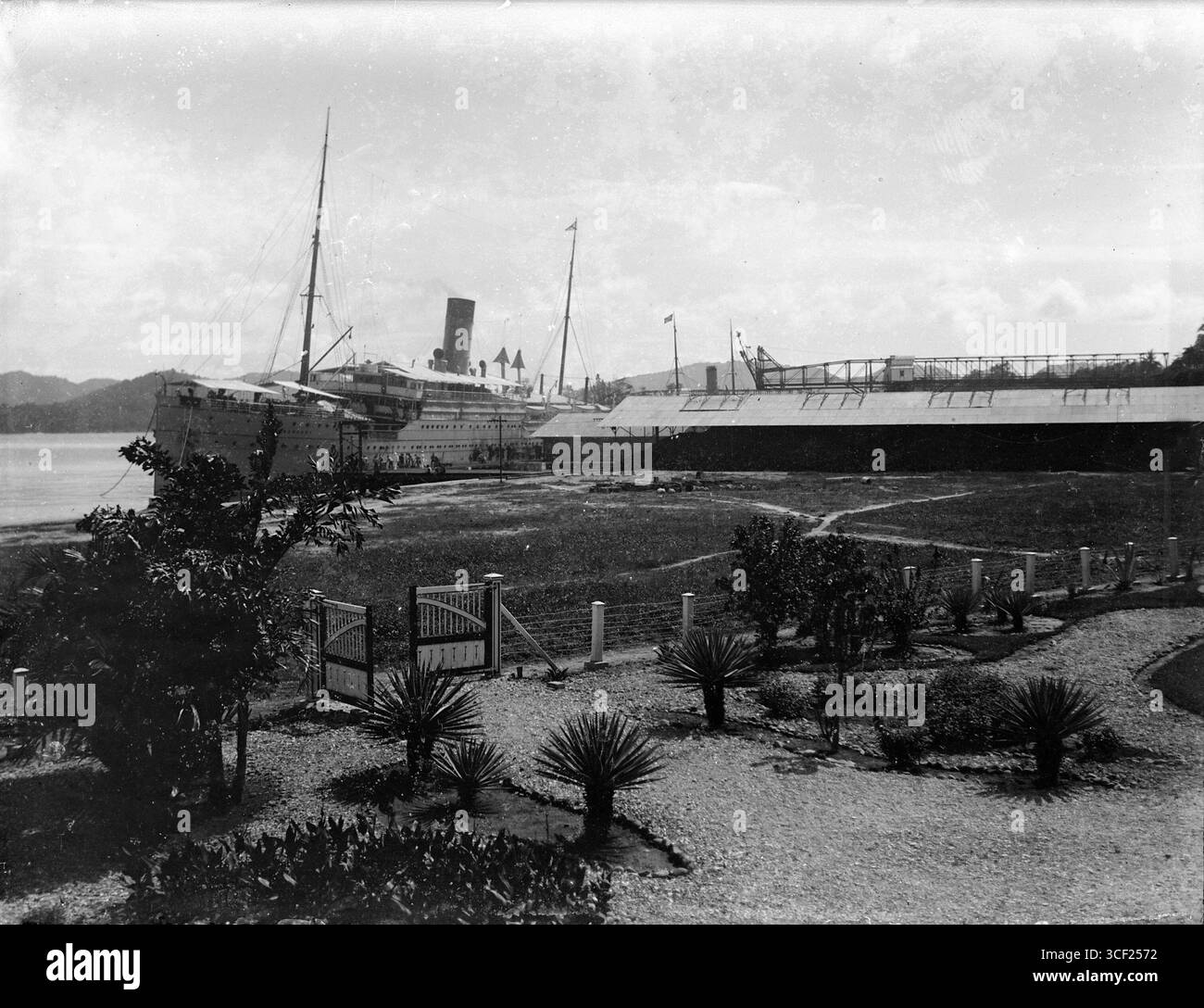 Dutch and colonial shipping Black and White Stock Photos & Images - Alamy