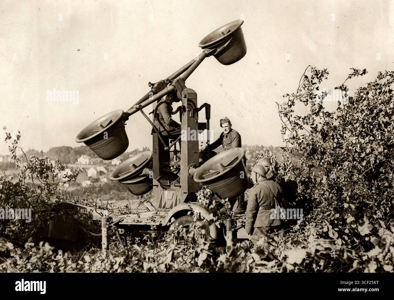 Listening device war hi-res stock photography and images - Alamy