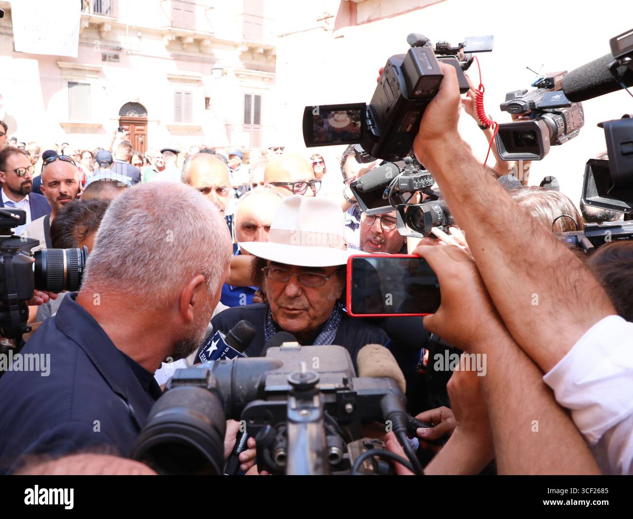 Militello in Val di Catania, Pippo Baudo's death, funeral held in the ...