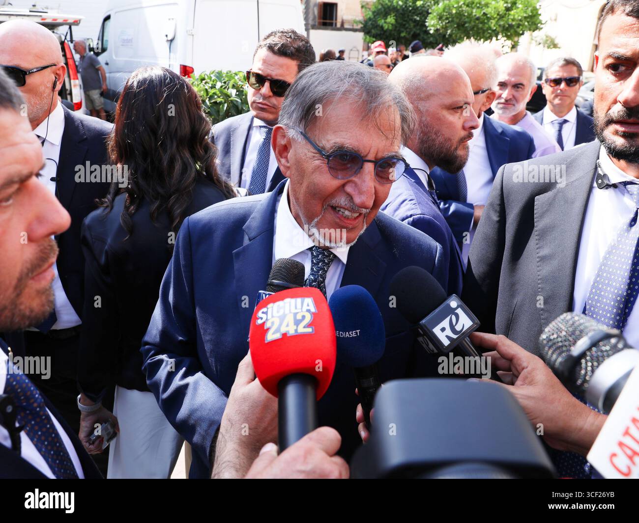 Militello in Val di Catania, Pippo Baudo's death, funeral in the church ...