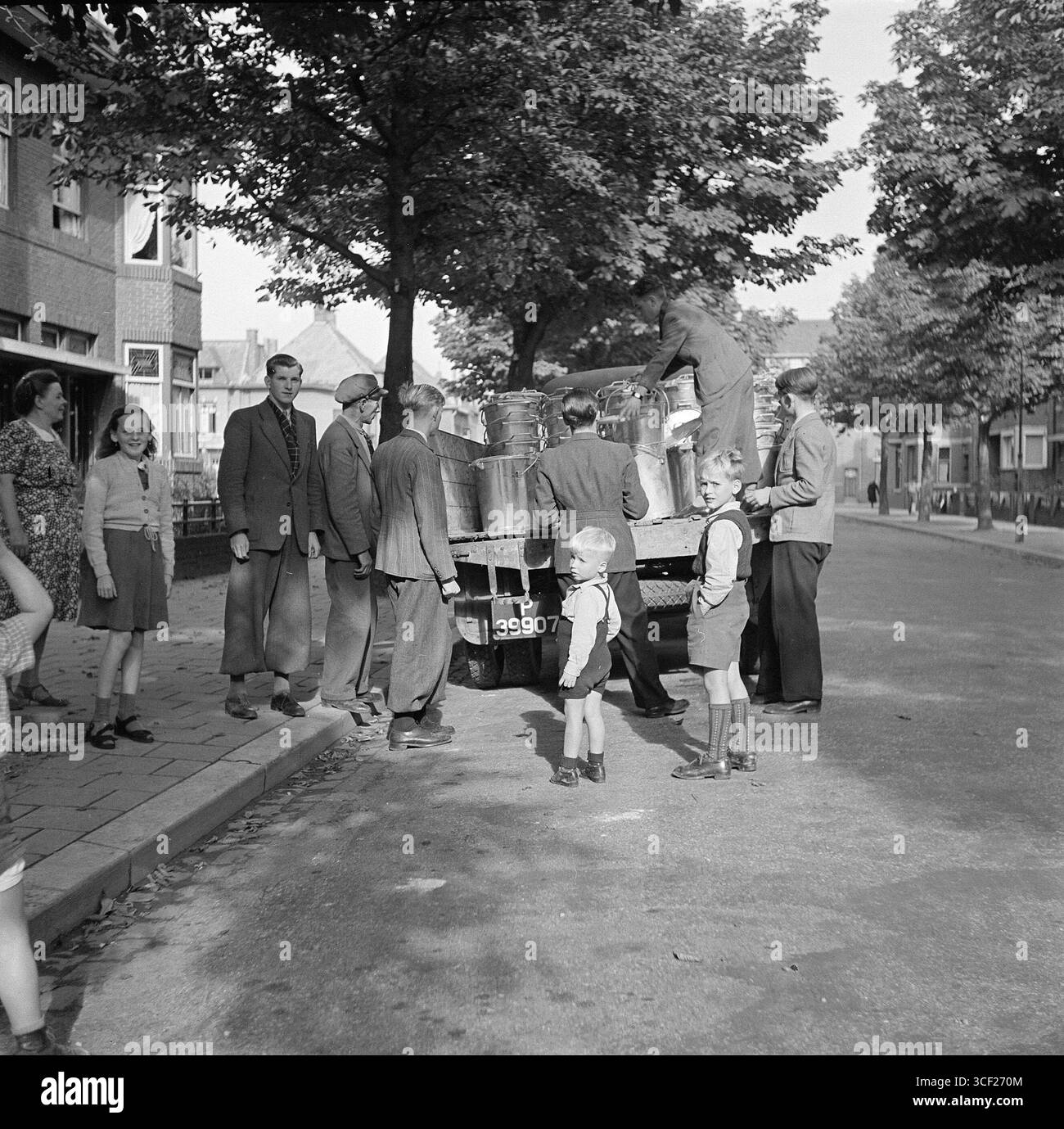 In 1947, uniform waste bins were distributed to all residents in Venlo ...
