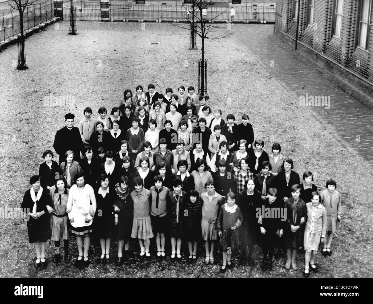 The patronage for female workers of Pope in Venlo, photographed in 1931 ...