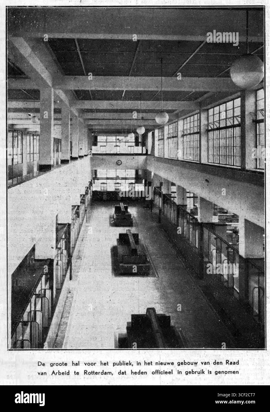 Large government building in Black and White Stock Photos & Images - Alamy