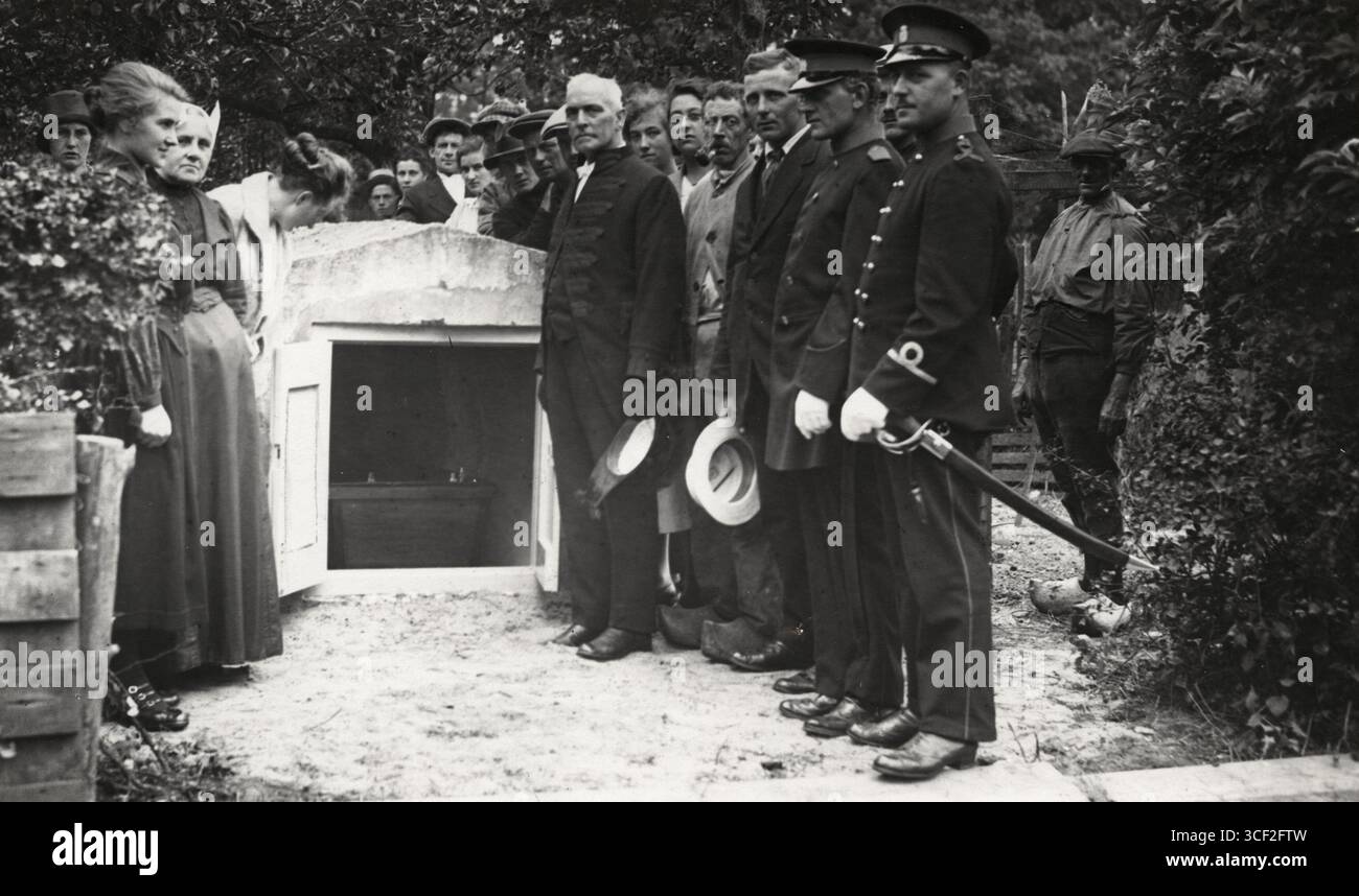 In 1925, P. Nierop, a former mayor of Vreeland, was buried according to ...