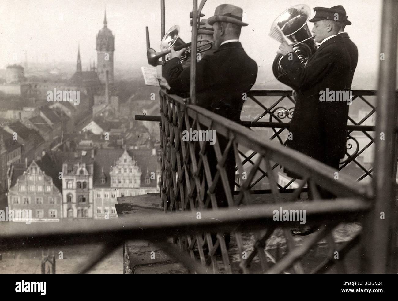 This image from 1922 commemorates the 400th anniversary of the ...