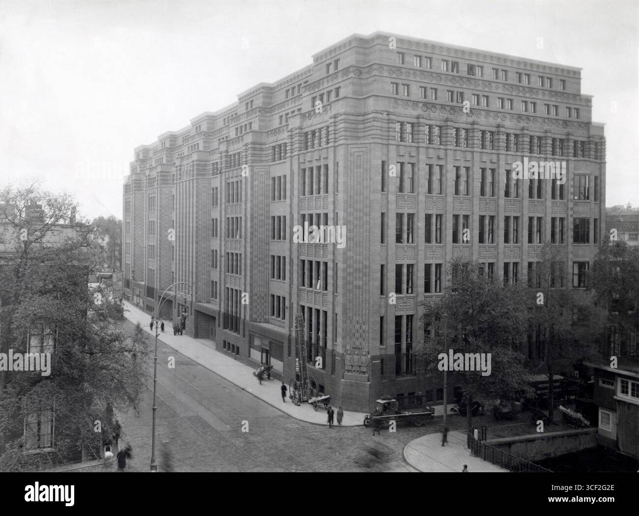 The building of the Nederlandsche Handel-Maatschappij, designed by ...