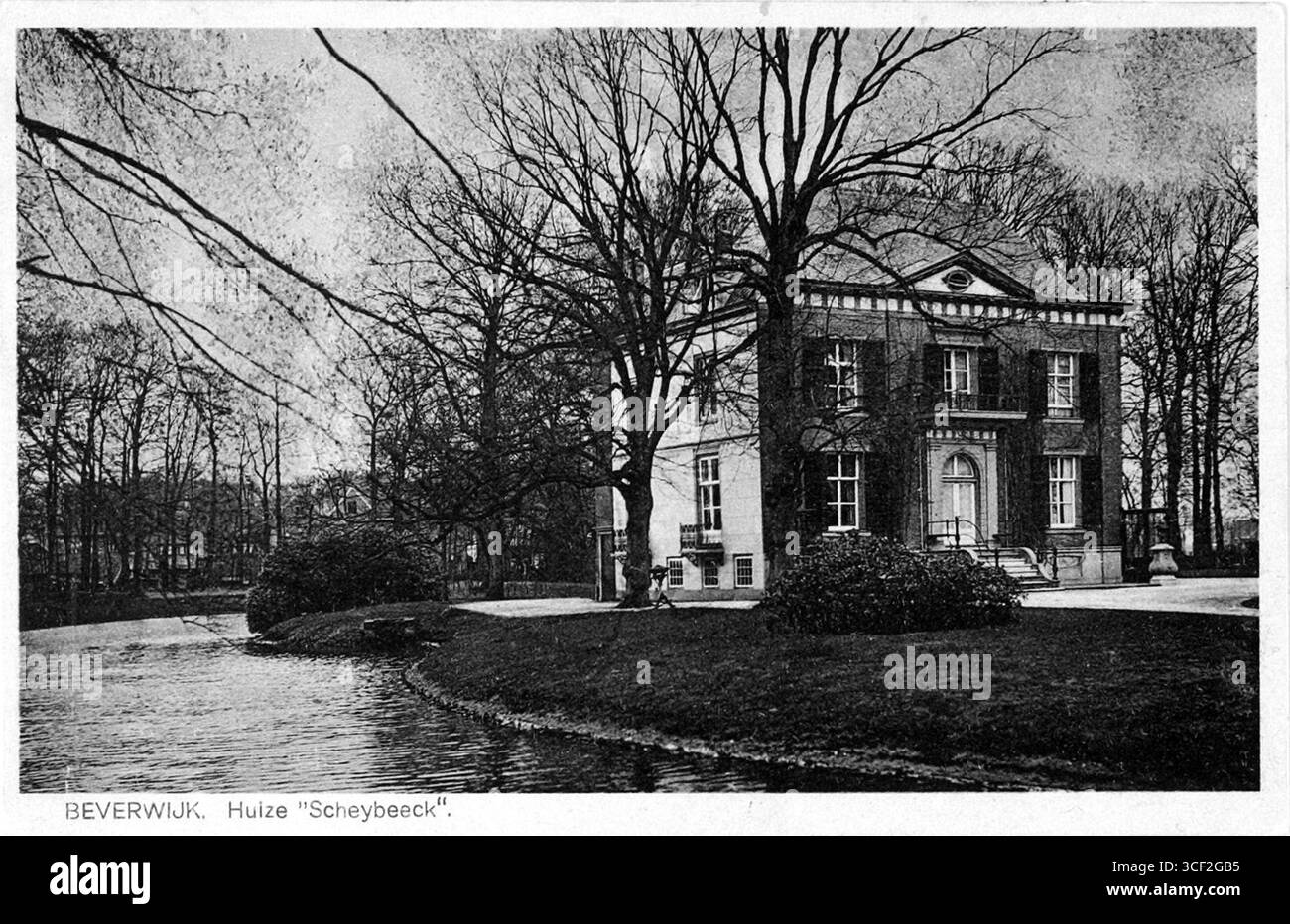 A photo from around 1900 shows the Scheybeek stream with Huize ...