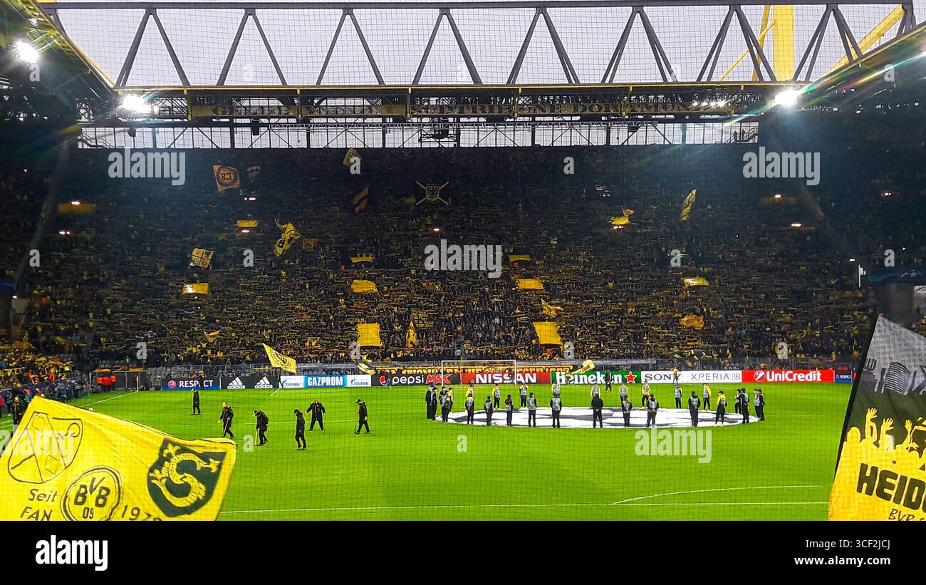 Borussia tifo display hi-res stock photography and images - Alamy