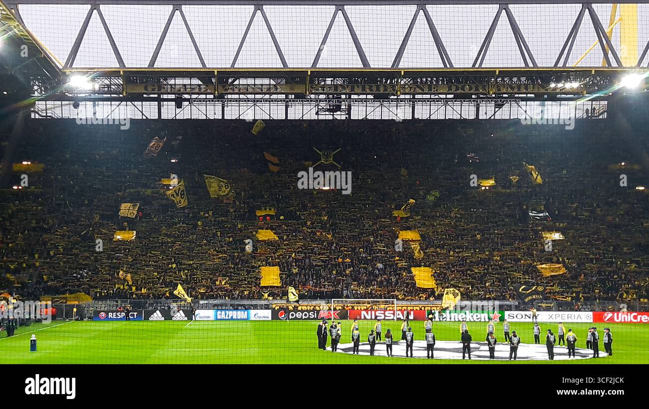 Borussia tifo display hi-res stock photography and images - Alamy