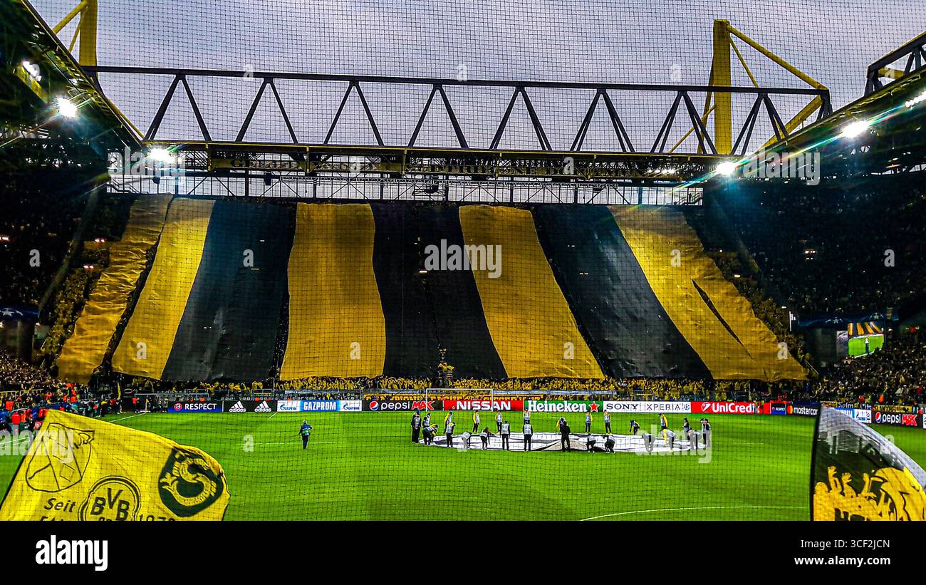 Borussia tifo display hi-res stock photography and images - Alamy