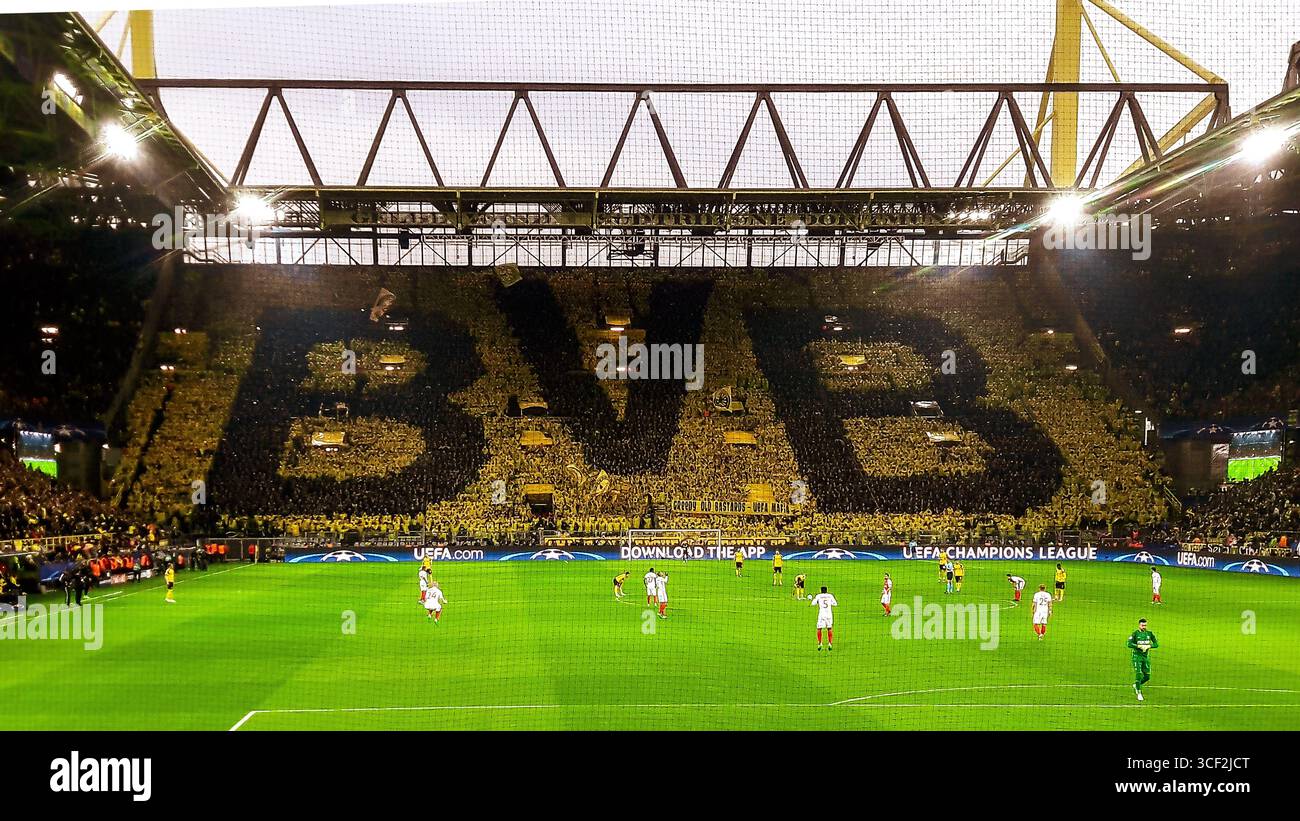 Borussia vs monaco fans hi-res stock photography and images - Alamy