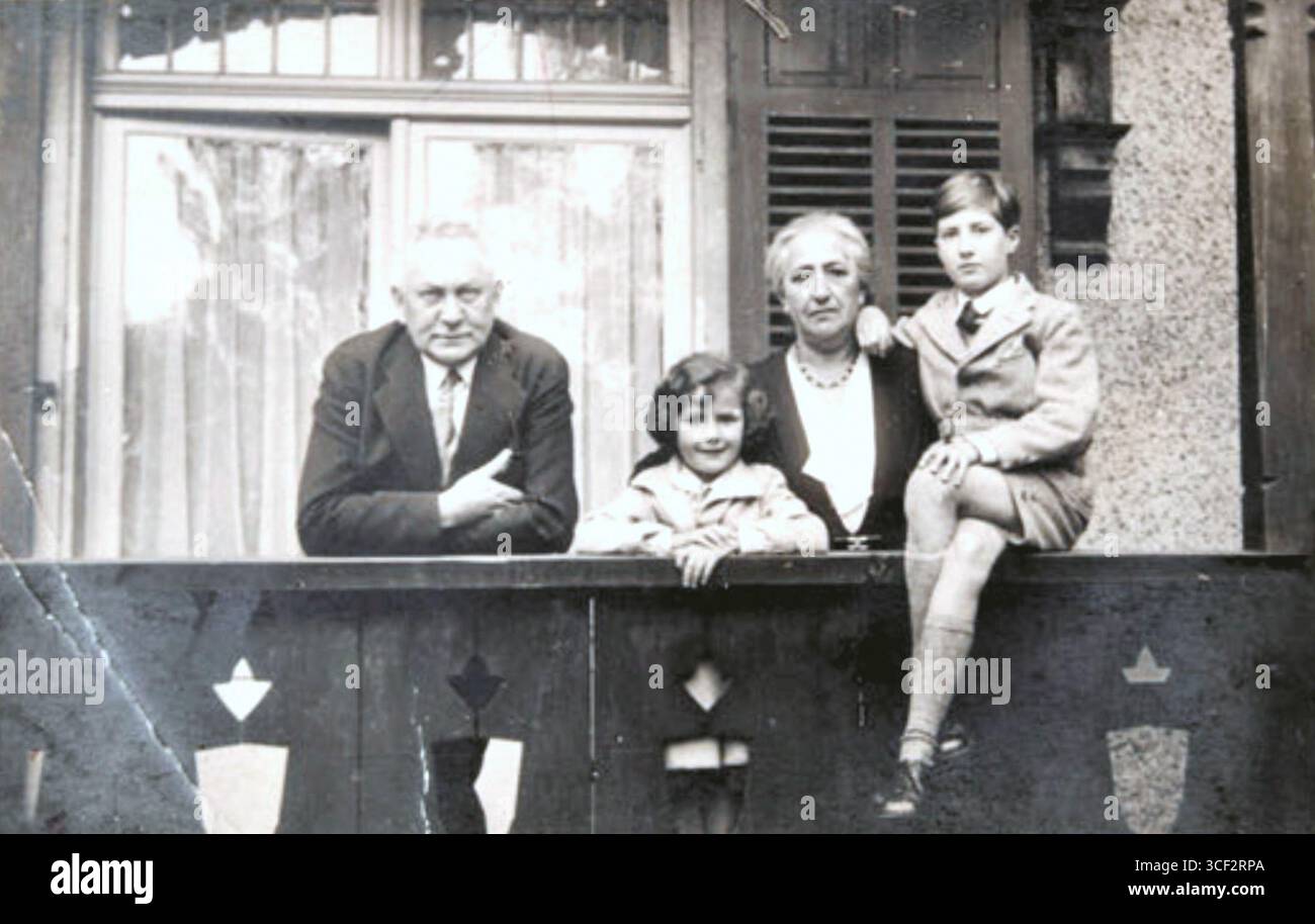 A family photograph from circa 1929 showing Hermann Wronker with his ...