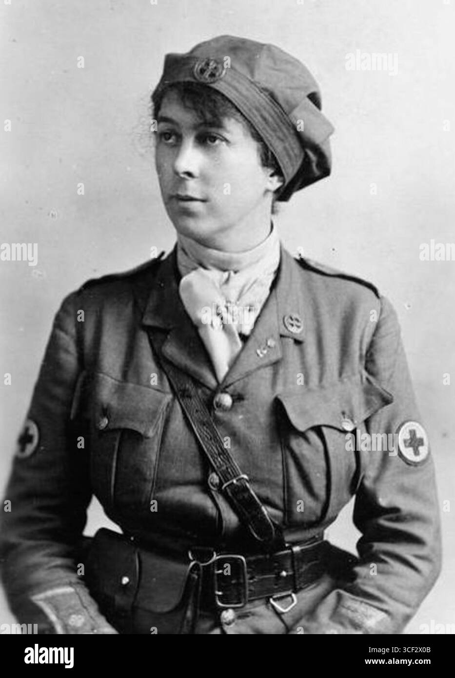 Grace McDougall, a nurse from the First Aid Nursing Yeomanry (FANY ...