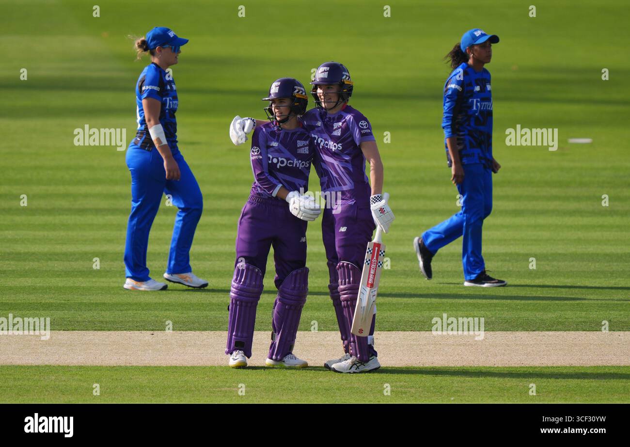 Northern Superchargers' Phoebe Litchfield and Annabel Sutherland ...