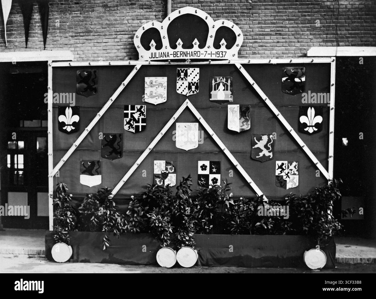 16 x 6 13 16 Black and White Stock Photos & Images - Alamy