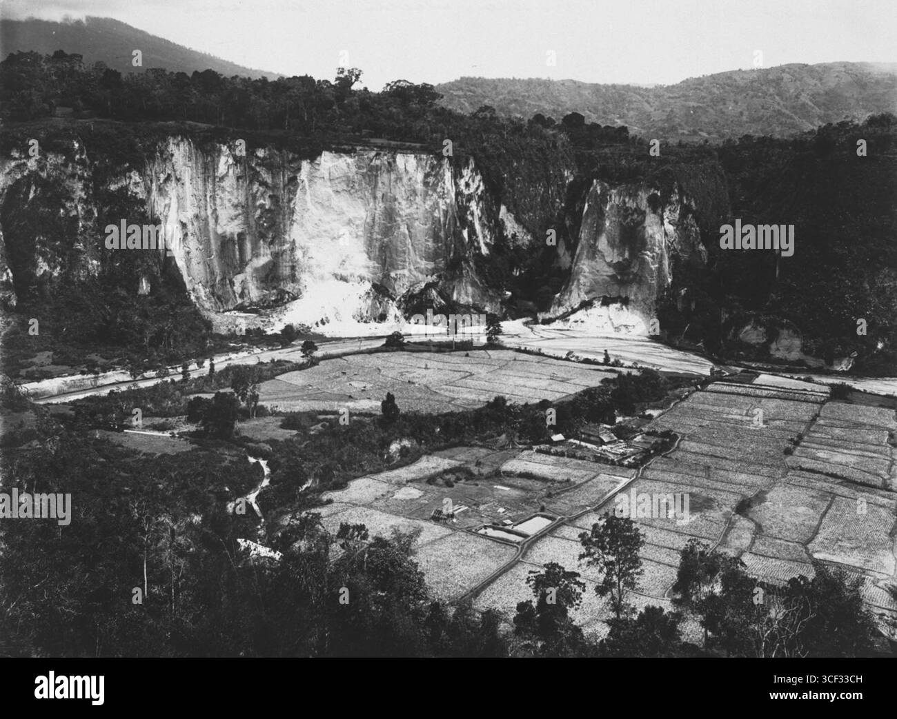 This photograph shows the Sianok Canyon in the vicinity of Fort de Kock ...