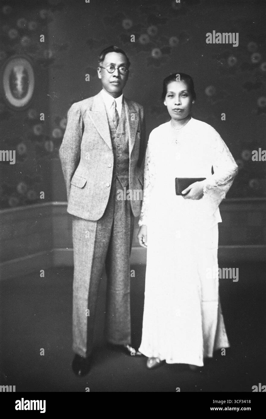 This 1935 studio portrait features the Lim Djin Siang couple from ...