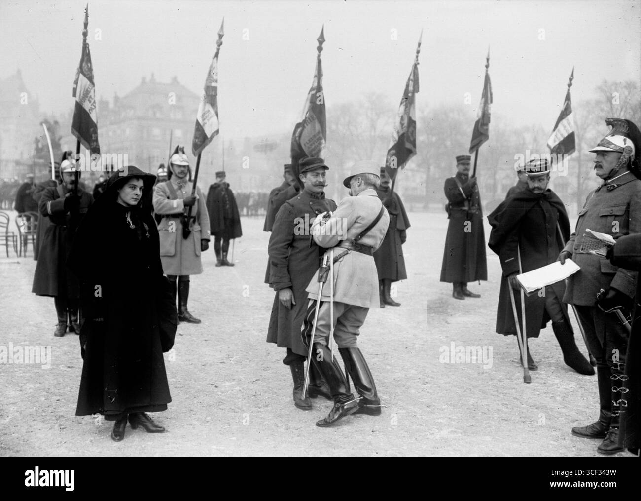 On 27 November 1915, General de Sailly decorated Emilienne Moreau, a ...