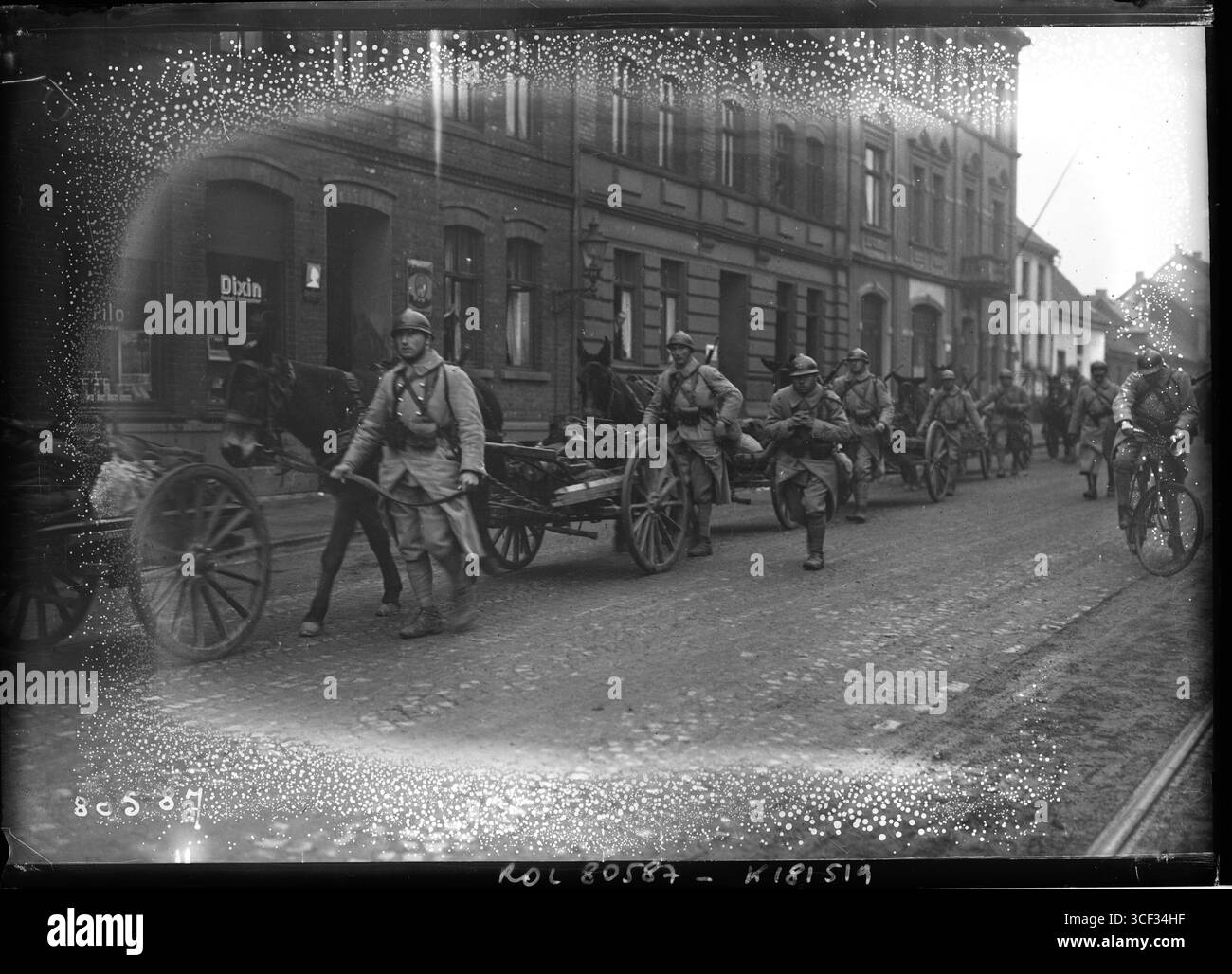 On 13 January 1923, infantry machine guns were positioned around Essen ...