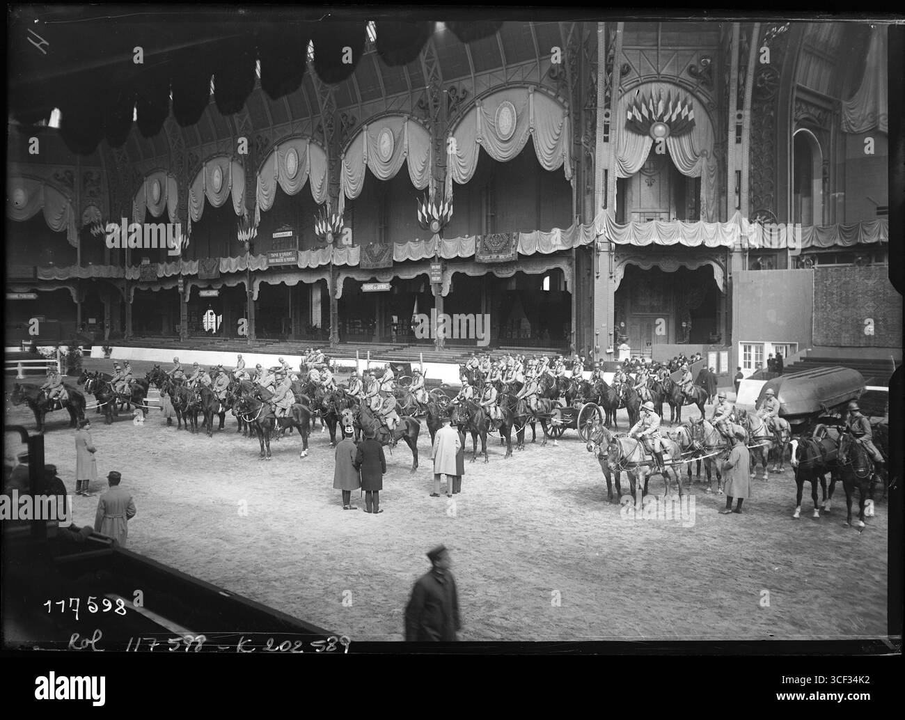 1920s press photograph french horse event Black and White Stock Photos ...