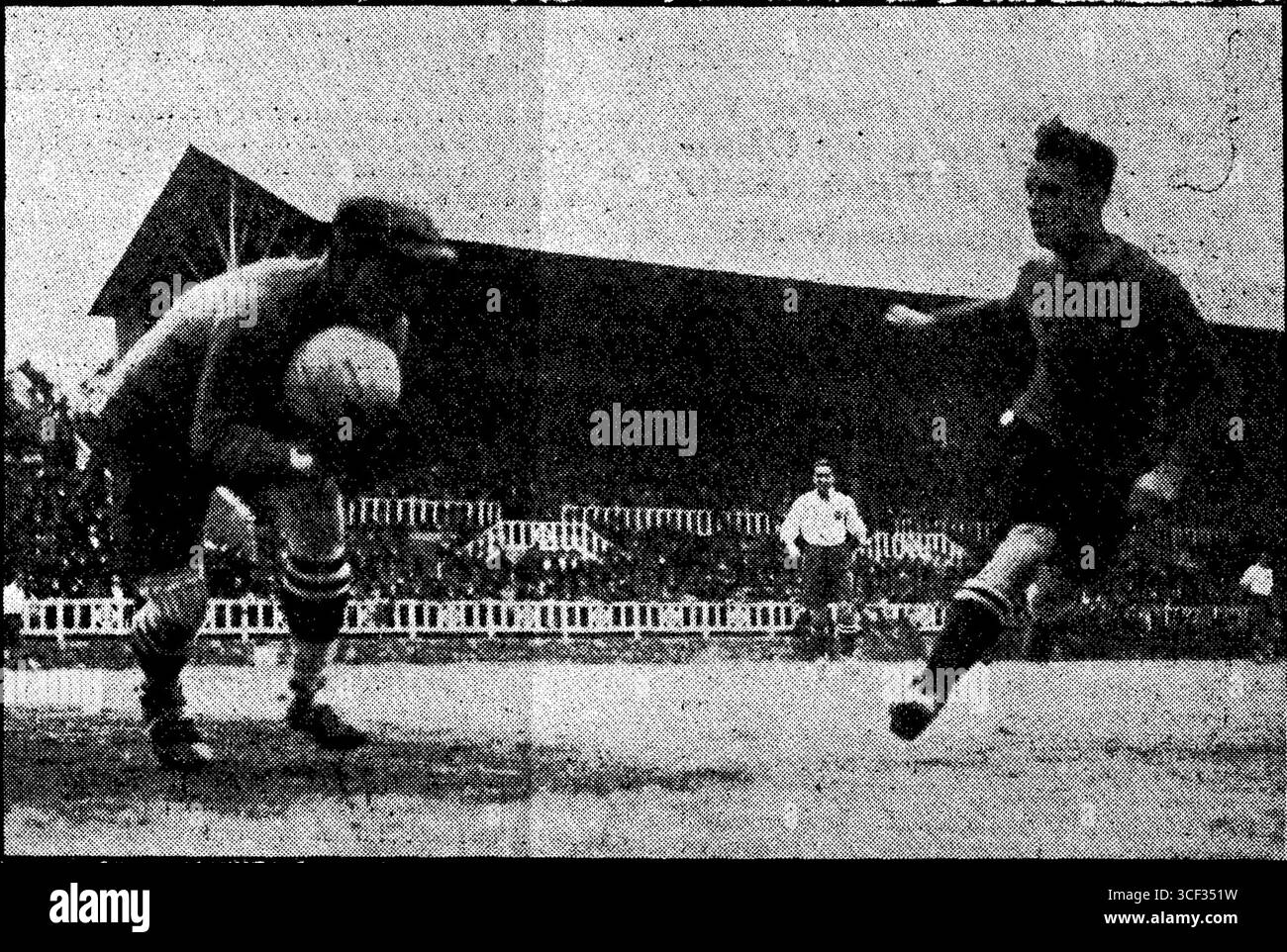 This image captures the 1926 Clásico between Real Madrid and FC ...