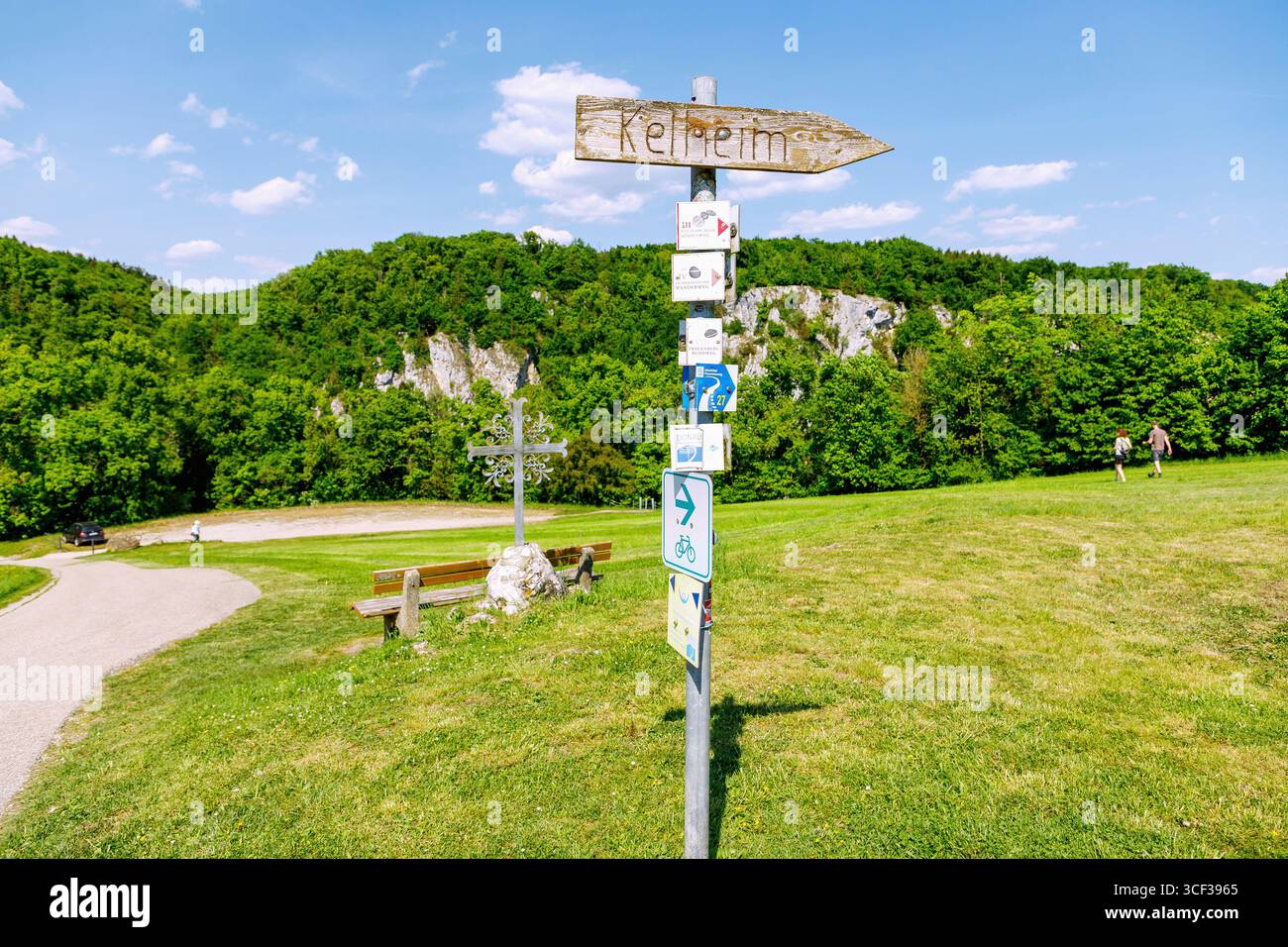 Signpost for hiking trails between weltenburg abbey hi-res stock ...