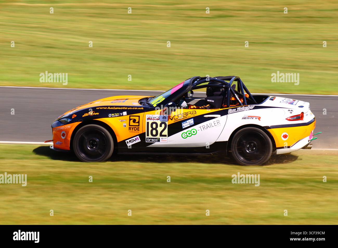 Brscc car racing at Cadwell Park Lincolnshire Stock Photo - Alamy