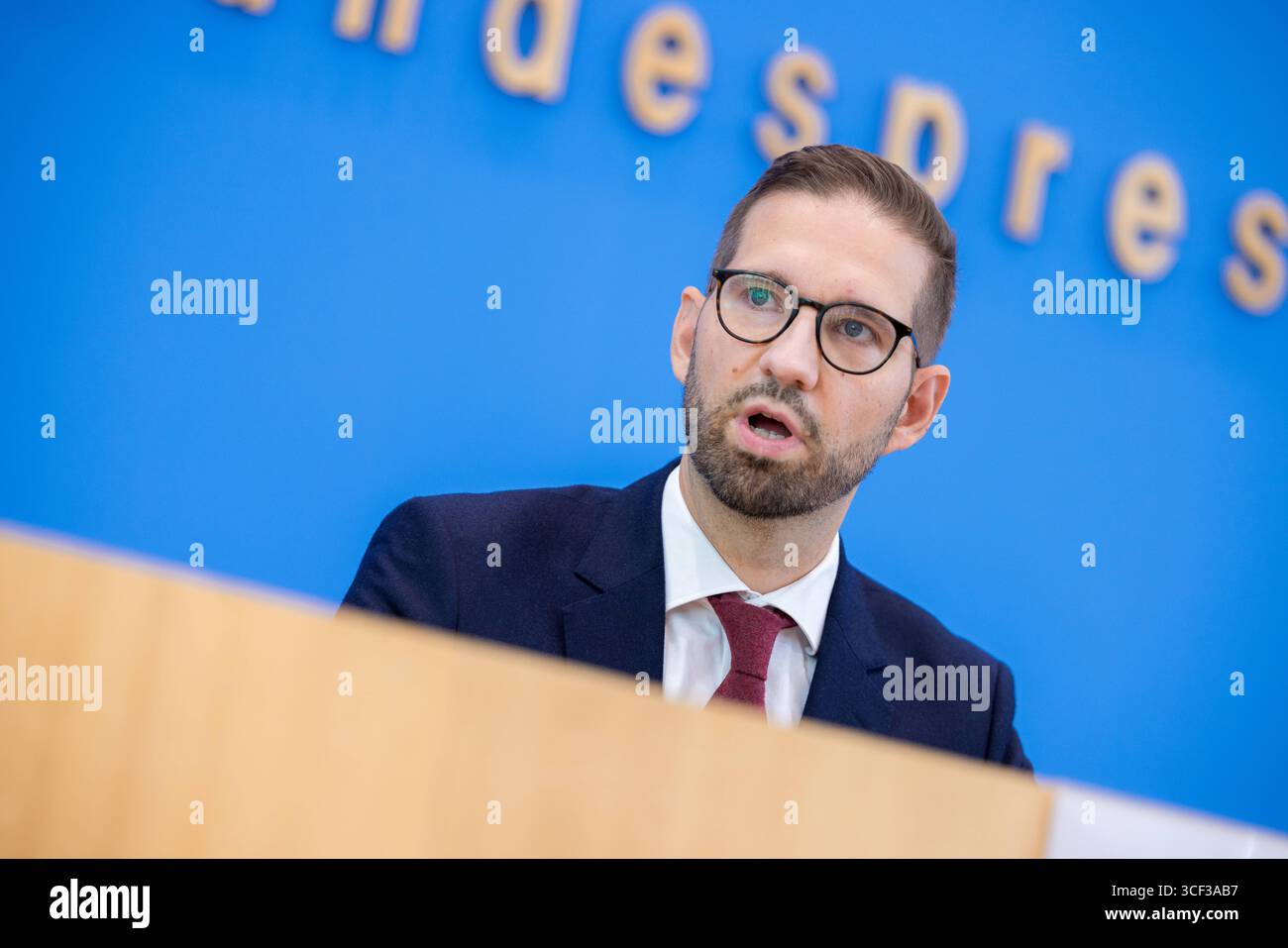 Regierungspressekonferenz am 20. August 2025. Deutschland, Berlin: Steffen Meyer, erster ...