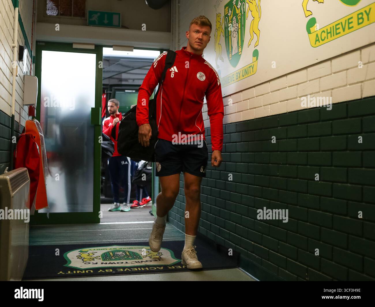 Yeovil, UK. 20th August 2025. Gareth Dean of Brackley Town arrives ...