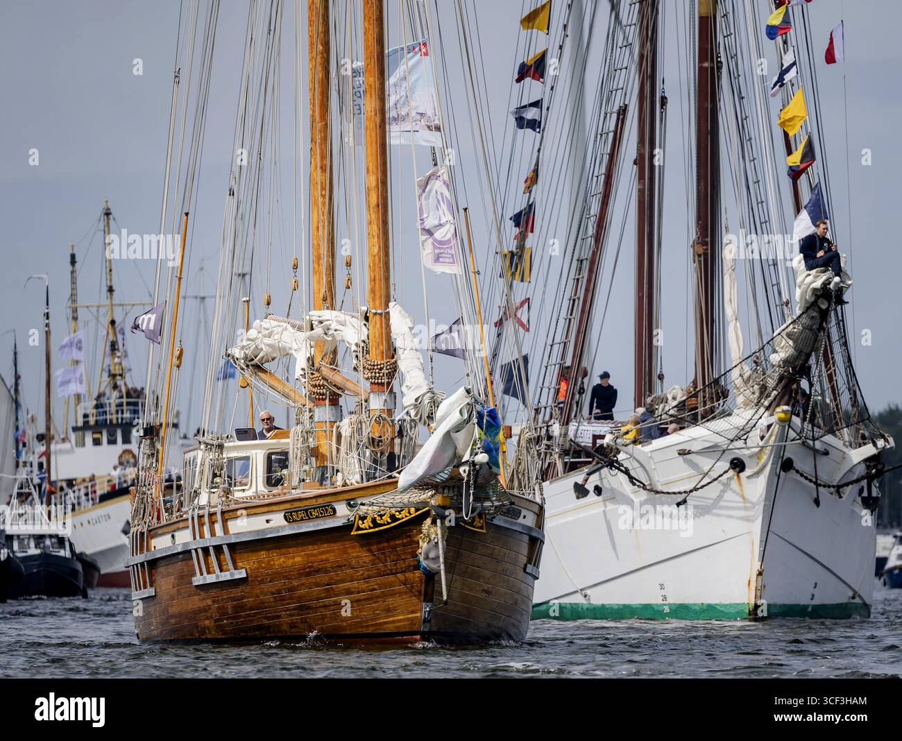 ZAANDAM – Hundreds of boats and ships are heading towards Amsterdam ...
