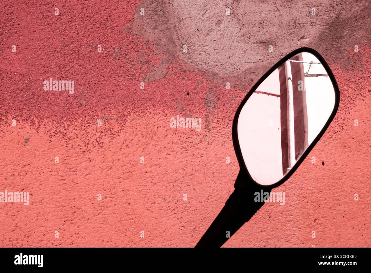Reflections from side mirror hi-res stock photography and images - Alamy