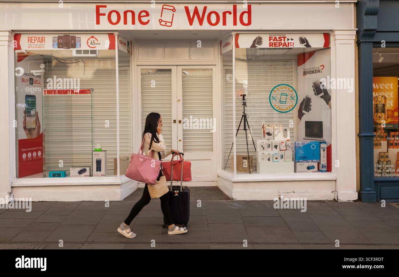 Fone world shop hi-res stock photography and images - Alamy